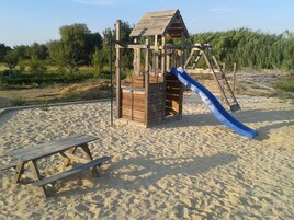 Área de recreio para crianças (ao ar livre)