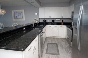 Condo, 3 quartos, de frente para o oceano | Cozinha privada | Geladeira grande, micro-ondas, fogão, cooktop
