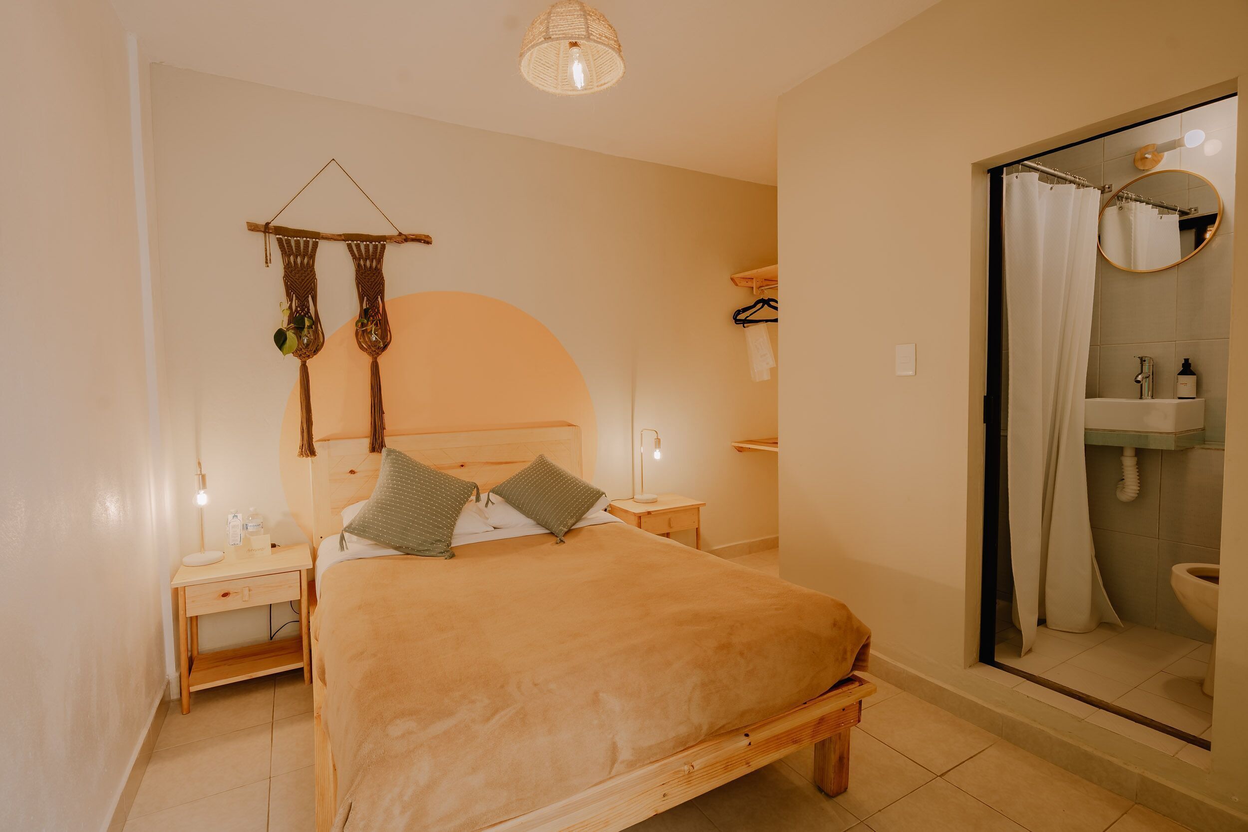 Ferro/tábua de engomar, Wi-fi grátis, roupa de cama fornecida 