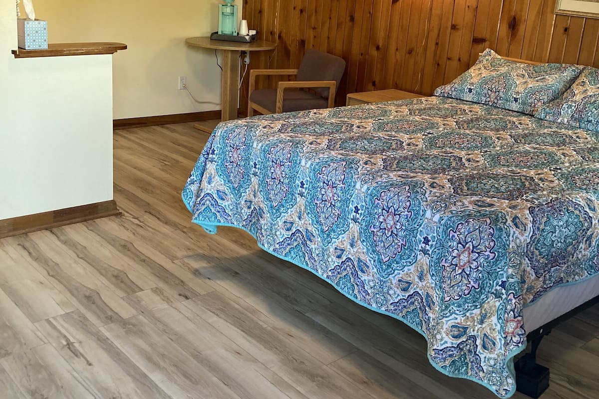 Quarto Standard, 1 cama queen-size | Wi-fi grátis, roupa de cama fornecida