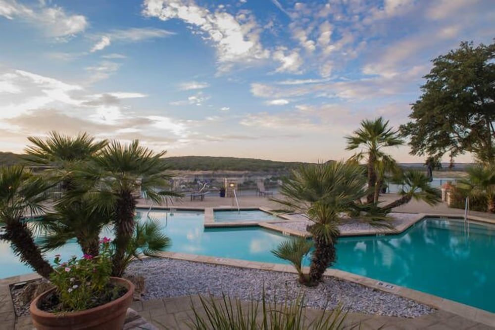 Acogedora Villa En Una Isla Privada Con Comodidades En Abundancia - Lakeway, TX
