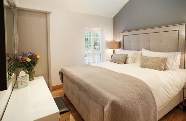 Nos Da Is A Contemporary Cottage Sleeping Four Offering The Ideal Tranquil Escape In South Wales. - Cowbridge