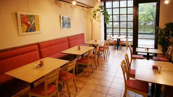 Café da manhã continental todos os dias (JPY 770 por pessoa)