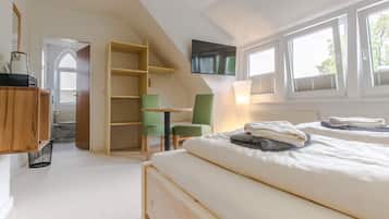 Quarto Duplo Standard, 1 cama de casal | Wi-fi grátis, roupa de cama fornecida, acesso para cadeira de rodas