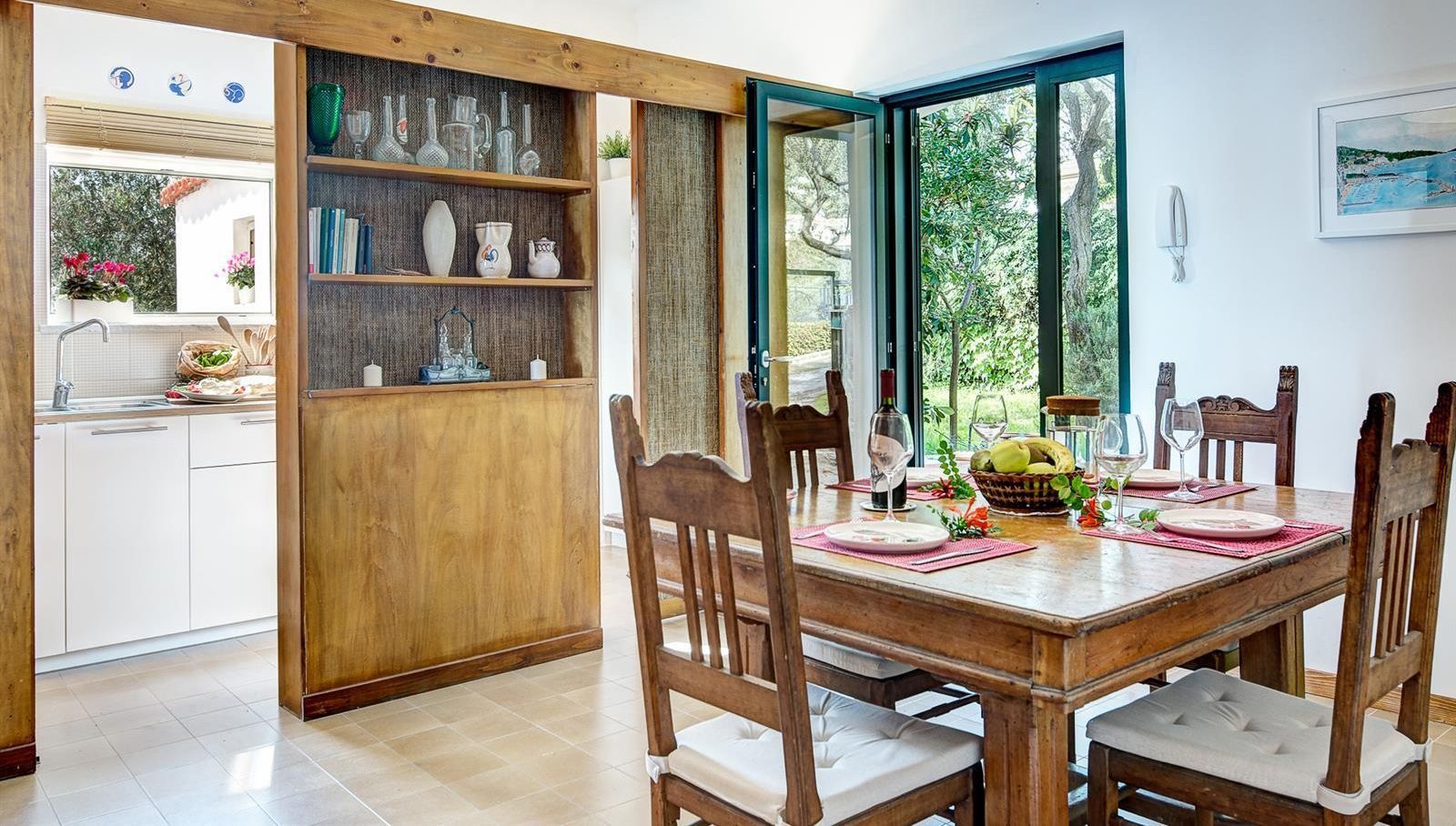 Apartamento, 3 quartos | Cozinha privada | Um frigorífico, um micro-ondas, um forno, uma placa de cozinha 