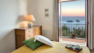 Apartamento, 3 quartos | Vista do quarto