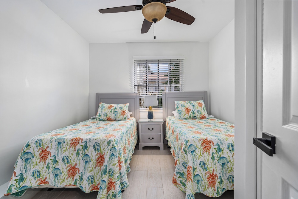 Sunrise Beach Villas - Stunning, Ocean View Poolside Villa With Beach Access - Nassau