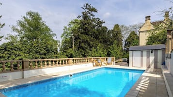 Piscina exterior sazonal