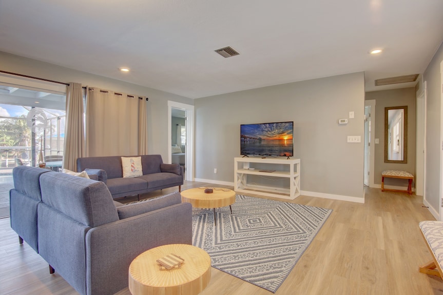 Direct Gulf Access Home, Near Shopping, Yacht Club, And Beach!! - Sanibel Island, FL