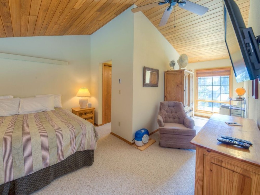 Beautiful Home W/fireplace, Amazing Views & Community Hot Tub - Hidden Village Cozy Getaway - Big Sky, MT