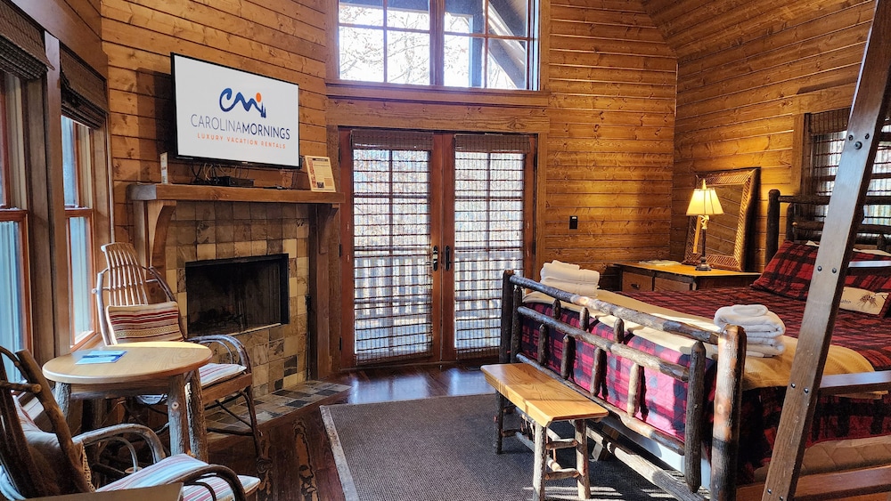 Blue Jay's Perch By Carolina Mornings | Jetted Tub, Loft+biltmore Pass - Black Mountain, NC