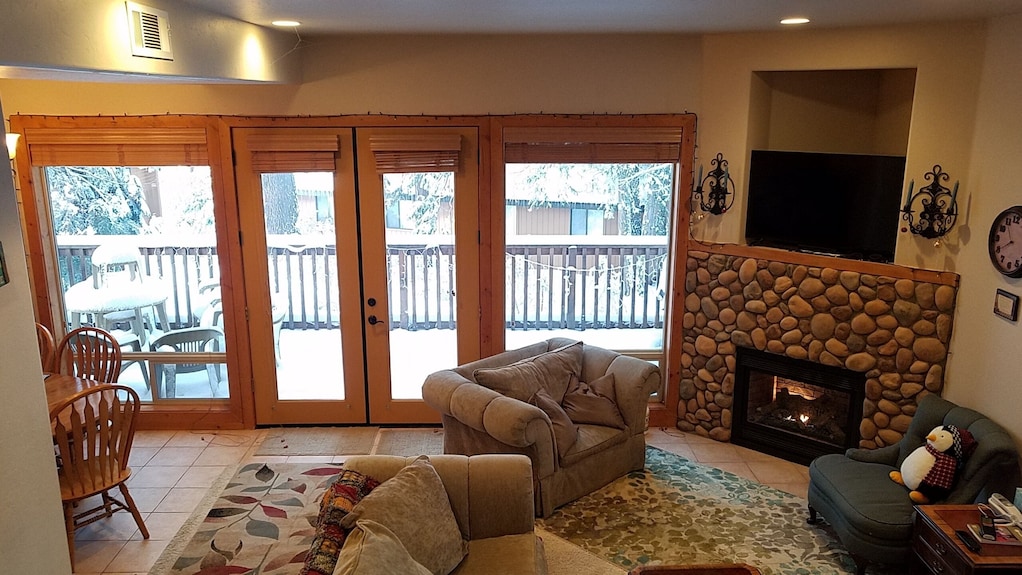 Kings Cabin Mtn Retreat At Shaver Lake! Nr Village, Wifi, A/c, Prem Property! - Shaver Lake, CA