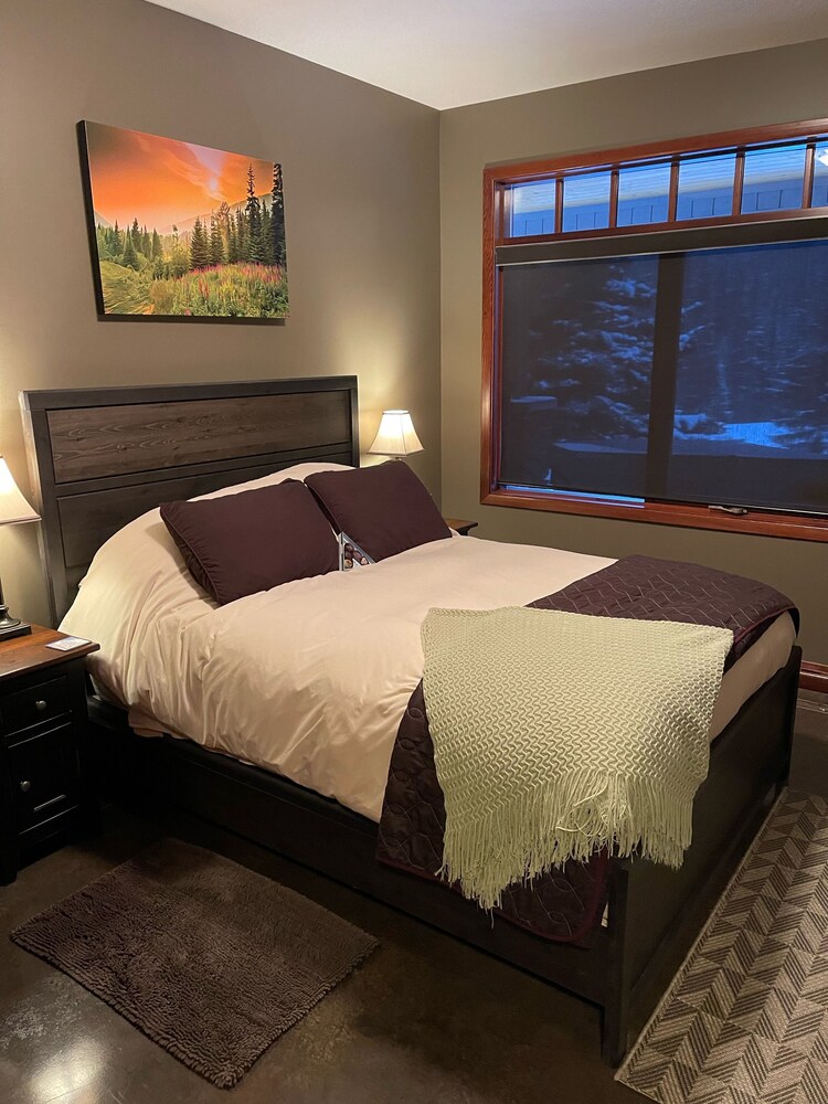 One Bedroom Suite Overlooking The Golf Course, With Beautiful Mountain Views - Sun Peaks