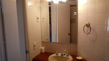 Apartamento | Lavatório na casa de banho