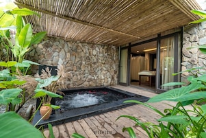 Banho turco, tratamentos corporais, massagens de pedras quentes 