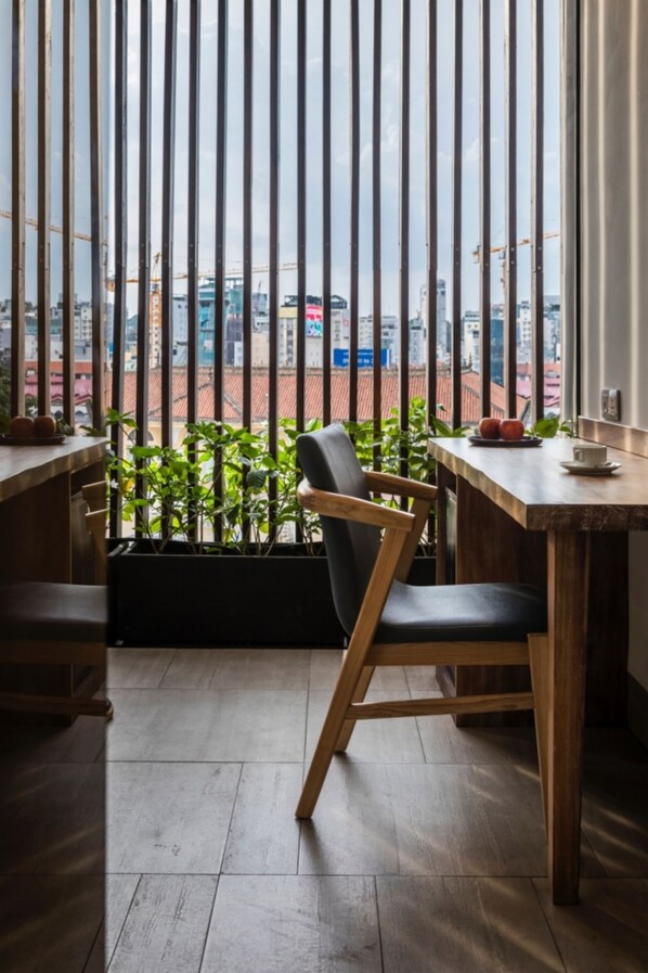 Fine-Arts Balcony | Minibar, cofre no quarto, secretária 