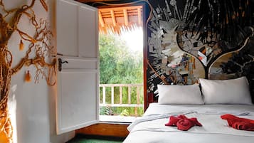 Quarto Duplo, casa de banho anexa (with AC) | Roupa de alta qualidade, quartos insonorizados, Wi-fi grátis
