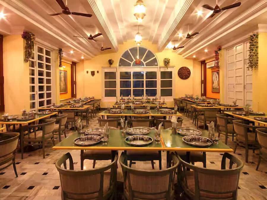 Café da manhã com buffet todos os dias (INR 250 por pessoa)