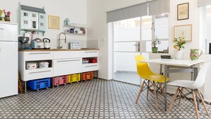 Apartamento Comfort, 1 quarto, no rés do chão | Cozinha privada | Uma cafeteira/bule, um frigorífico/congelador grande, um forno 