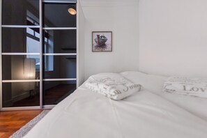 Apartamento Cidade, 2 quartos | 2 quartos, ferro/tábua de engomar, berços/camas para crianças grátis 