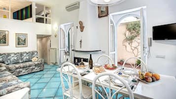 Apartamento, 3 quartos | Cozinha privada | Geladeira, fogão, cooktop, chaleira elétrica