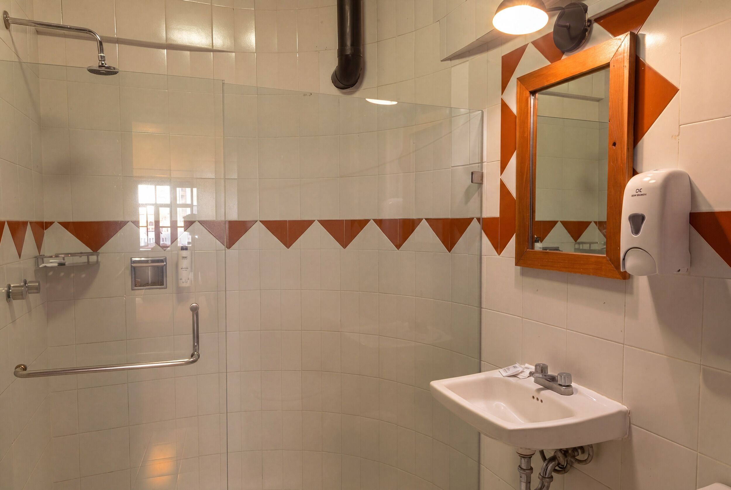Quarto família | Banheiro | Chuveiro, toalhas de banho, sabonete, shampoo