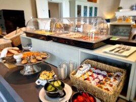 Pequeno-almoço tipo buffet diário incluído 