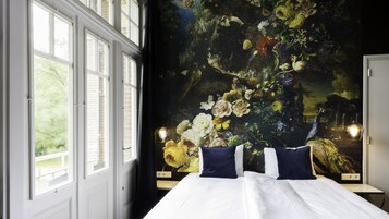 Quarto Duplo Superior, varanda | Roupa de alta qualidade, minibar, cofre no quarto, secretária 