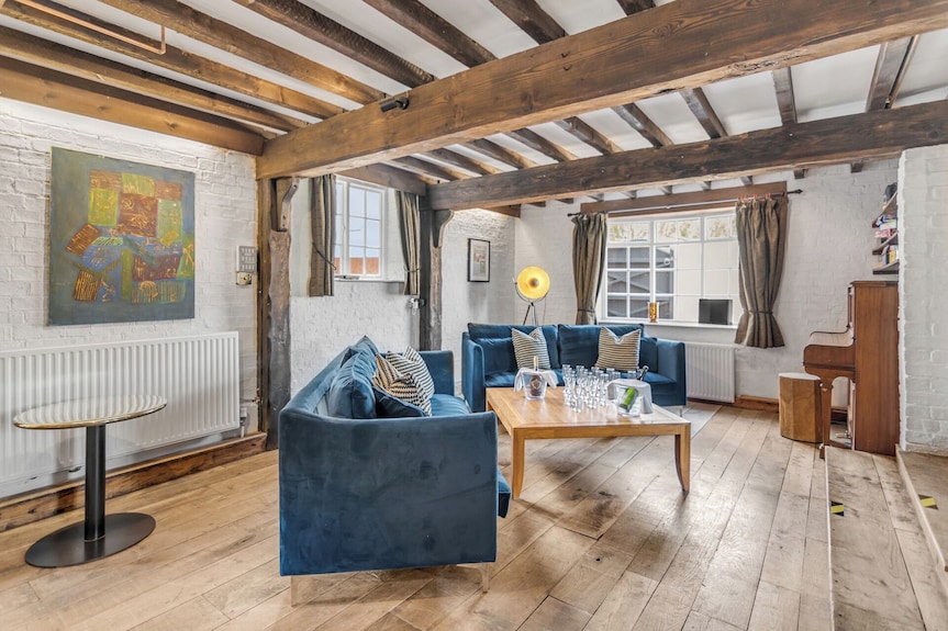 7 Storey Listed Windmill, Dog Friendly With Outdoor Pool & Bbq - Suffolk