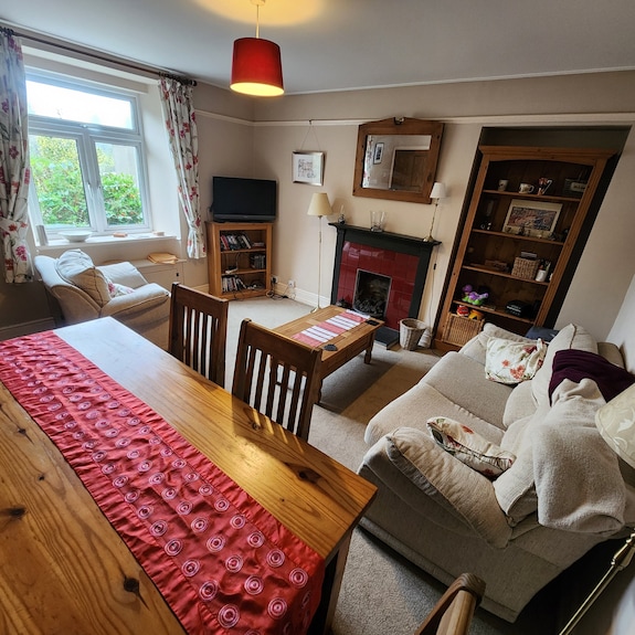 Character Cottage (18c) On The Edge Of Historic Belper - Staffordshire