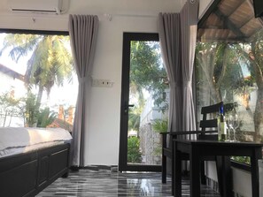 Minibar, secretária, Wi-fi grátis