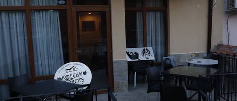 Quarto Duplo Deluxe, 2 camas de casal, Vista para a cidade | Terraço/pátio interior