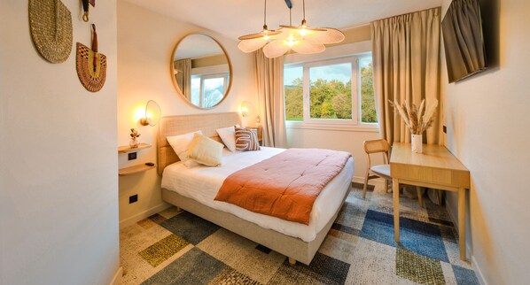 Roupas de cama premium, escrivaninha, quartos à prova de som