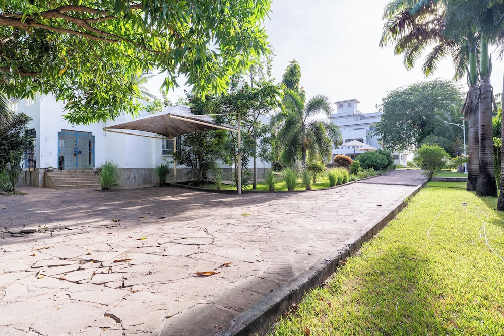 Queens Chateau Boutique Villa - Diani Beach