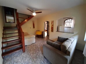 Chalé (Solar) | Frigobar, escrivaninha, cortinas blackout, ferros/tábuas de passar roupa