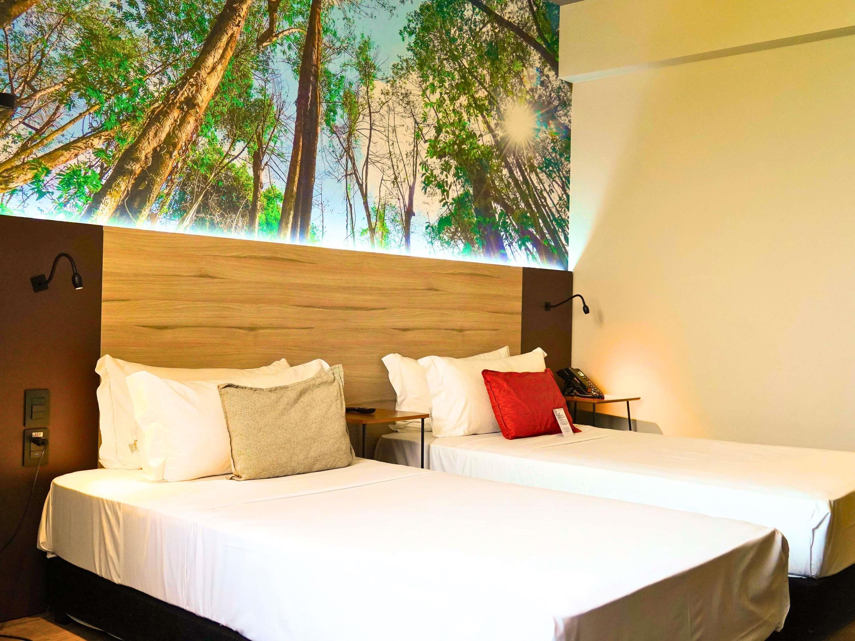 Quarto Superior, 2 camas individuais | Minibar, cofre no quarto, secretária, cortinas/cortinados opacos 