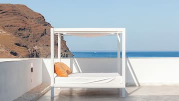 Suite Superior, vista para o mar | 1 quarto, roupa de alta qualidade, edredões de penas, minibar