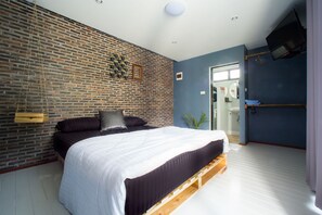Quarto casal básico de uso individual, vista para o jardim | Wi-Fi de cortesia