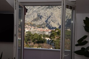 Suíte panorâmica, 1 cama Queen, vista para a baía | Vista do quarto