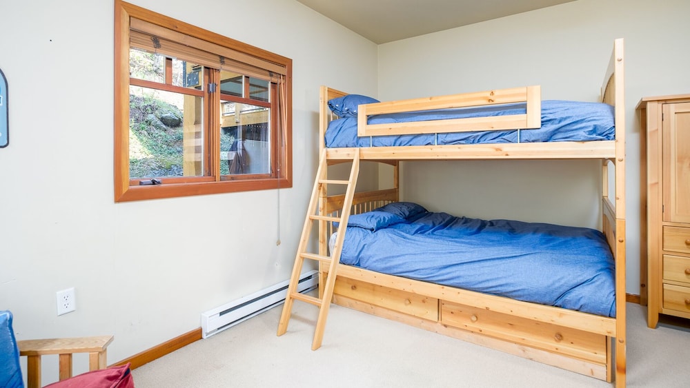 Central Location, Lots Of Space, Hot Tub - Rossland