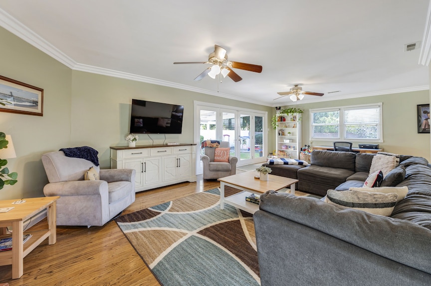 Disneyland, Beach And Much More! - Santa Ana, CA