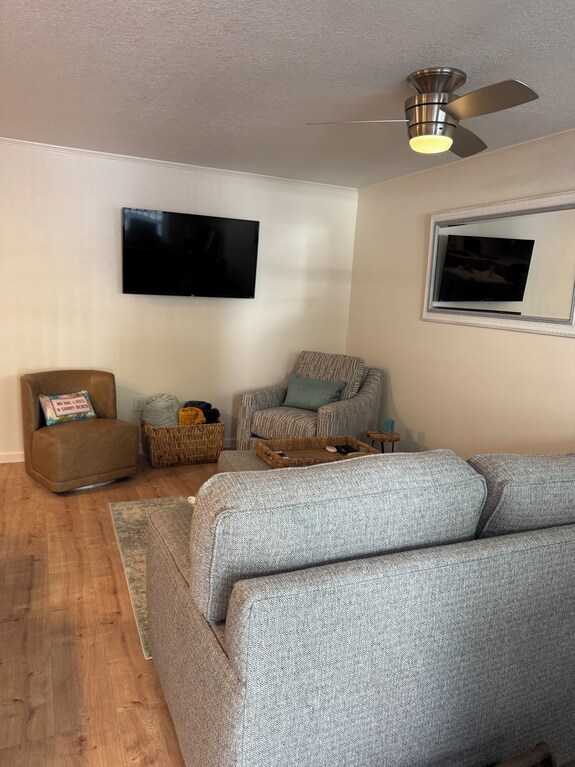 Freshly Renovated Treasure Island Condo In 2025! Close To Everything! - Treasure Island, FL