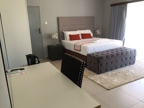 Quarto executivo, vista para o jardim | Escrivaninha, Wi-Fi de cortesia