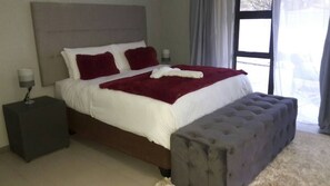 Quarto executivo, vista para o jardim | Escrivaninha, Wi-Fi de cortesia