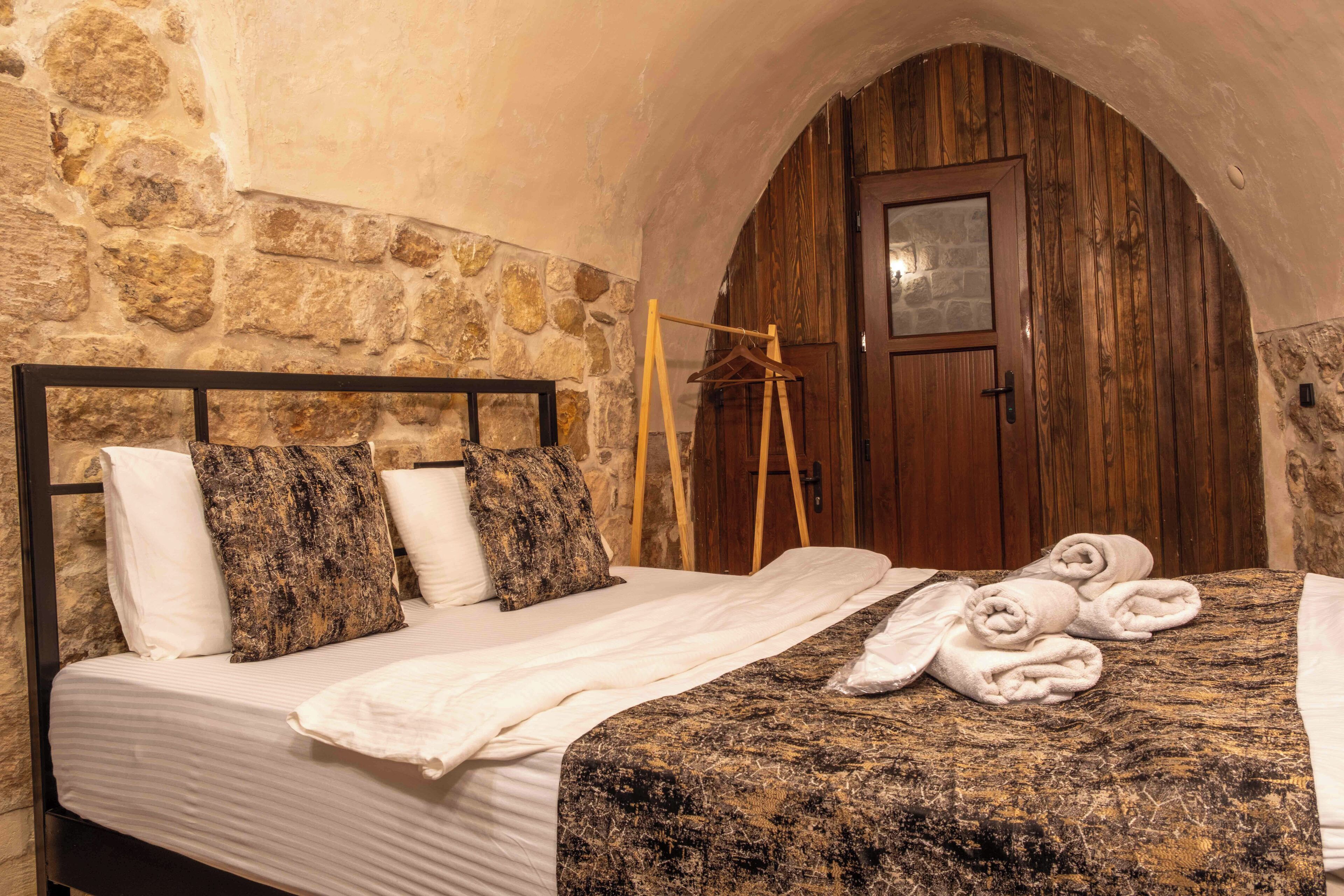 Quarto Duplo ou Twin Económico, 1 quarto, no rés do chão | Secretária adequada para computadores portáteis, Wi-fi grátis 