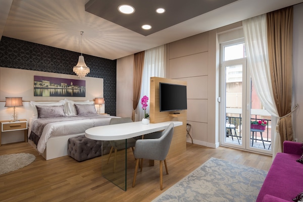 Suite Deluxe, varanda (VIP 2) | Lençóis de algodão egípcio, roupa hipoalergénica