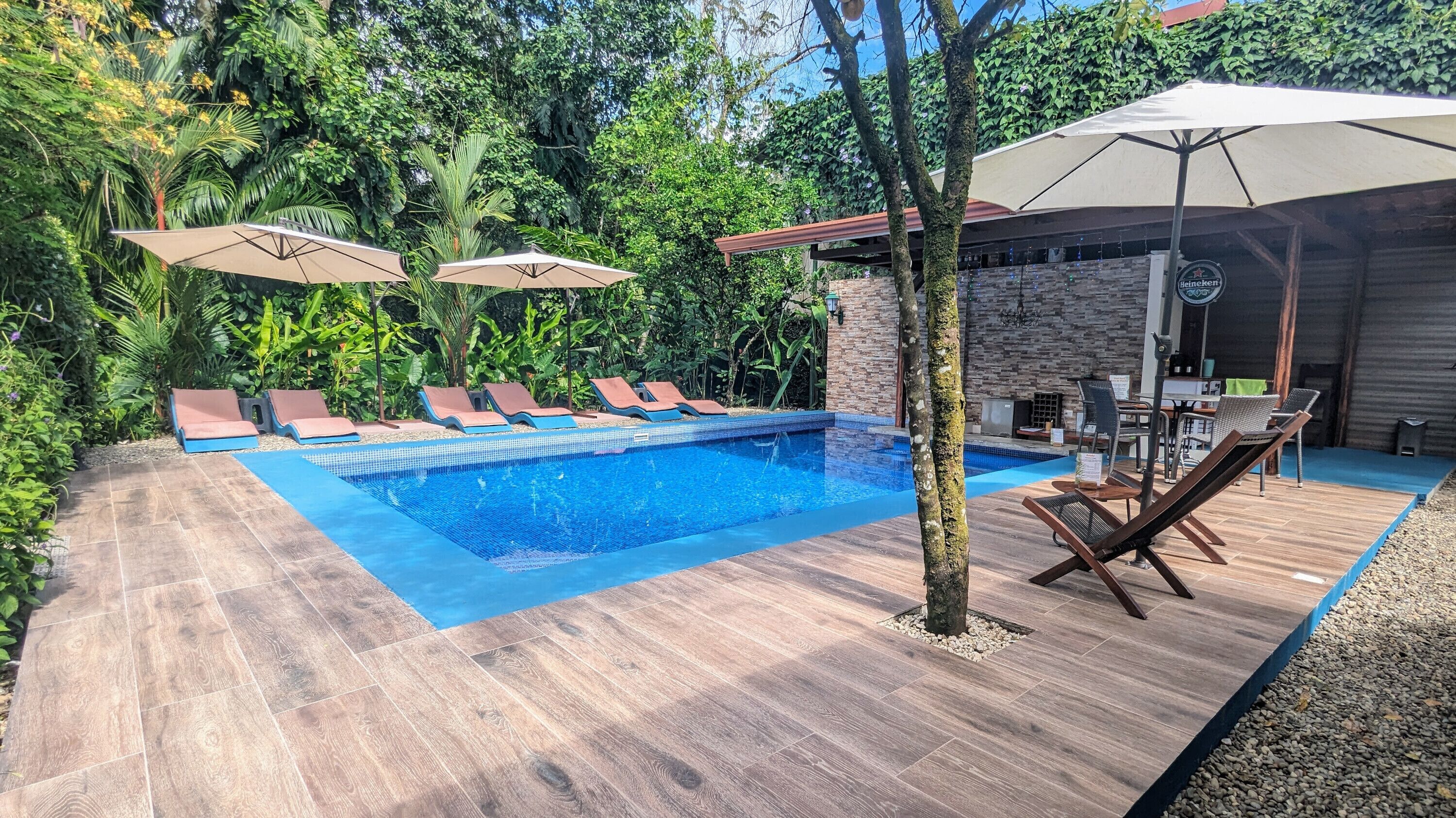 Piscina exterior, da(s) 7:30 à(s) 21:00, guarda-sóis, espreguiçadeiras 