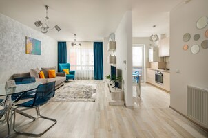 Deluxe Suite with Balcony (Bellview) | Cozinha privada | Geladeira, micro-ondas, fogão, cooktop