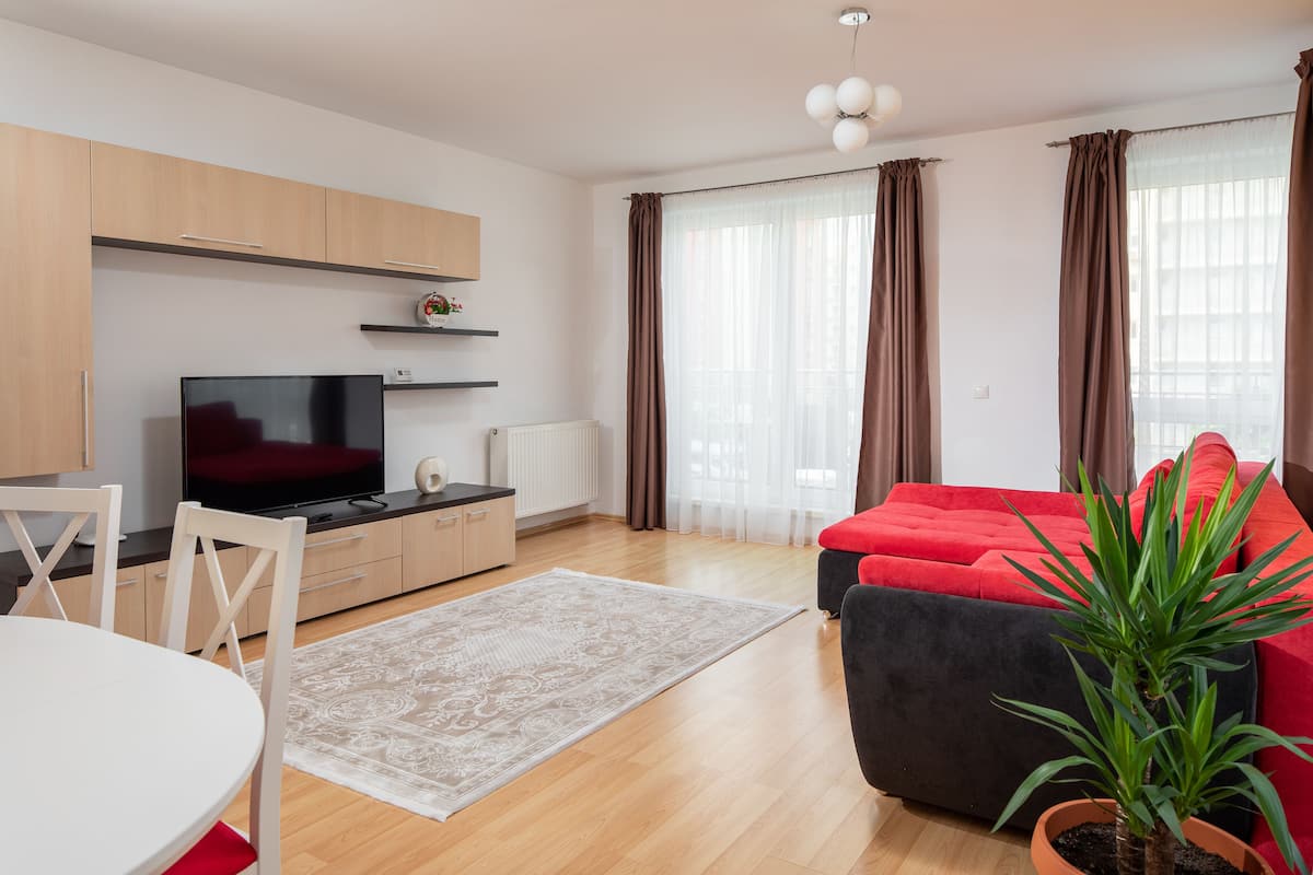 Apartamento conforto, 2 quartos, sacada | Área de estar | TV de tela plana 40 polegadas com canais a cabo, TV
