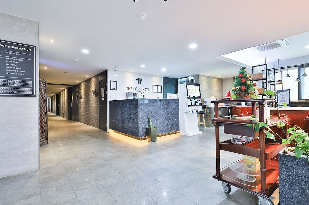 더 퍼스트 호텔 - 상남동